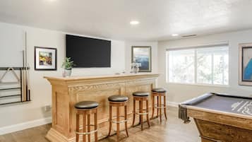Casa, 4 quartos | Cozinha privada | Um frigorífico, um forno, uma cafeteira/bule, uma torradeira