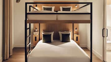 Quarto Familiar | Roupa de alta qualidade, camas de colchão pillowtop, secretária