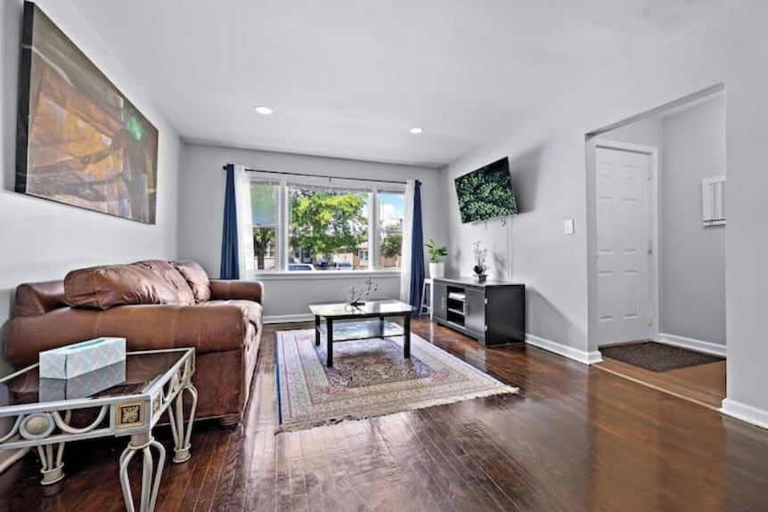 Cozy Wauk-townhse Near Navy Base\n\n - Waukegan, IL