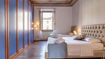 Apartamento | 3 quartos, secretária adequada para computadores portáteis