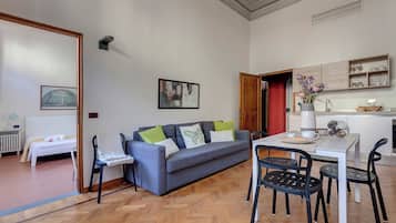 Apartamento | Área de estar | TV de tela plana 24 polegadas com canais digitais