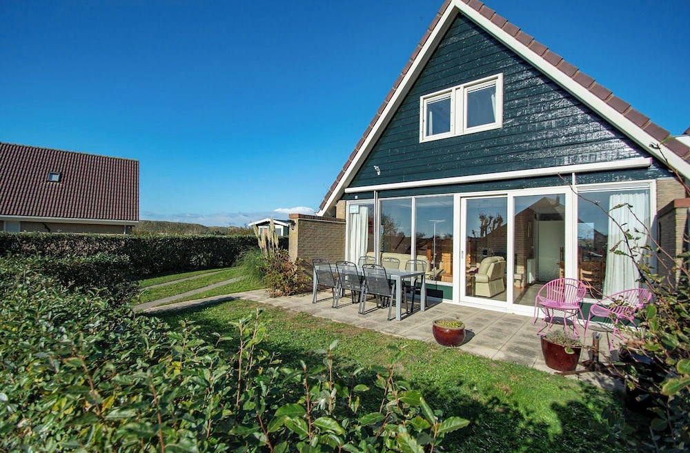 Alluring Holiday Home Near Beach - Texel