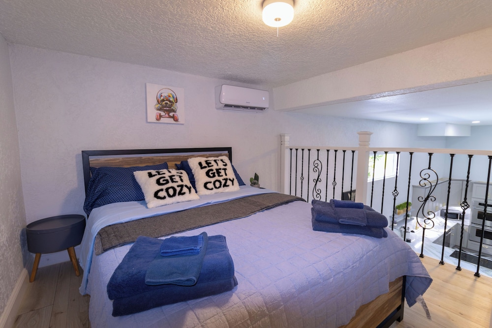 Luxe Loft Cape Coral Pet Friendly - North Fort Myers, FL