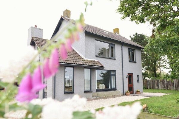 Spacious Villa With Garden - Callantsoog