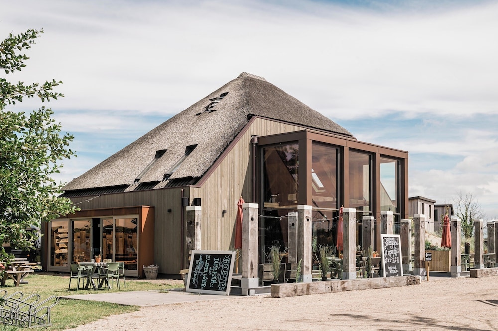 Comfortable Lodge With Patio - Callantsoog