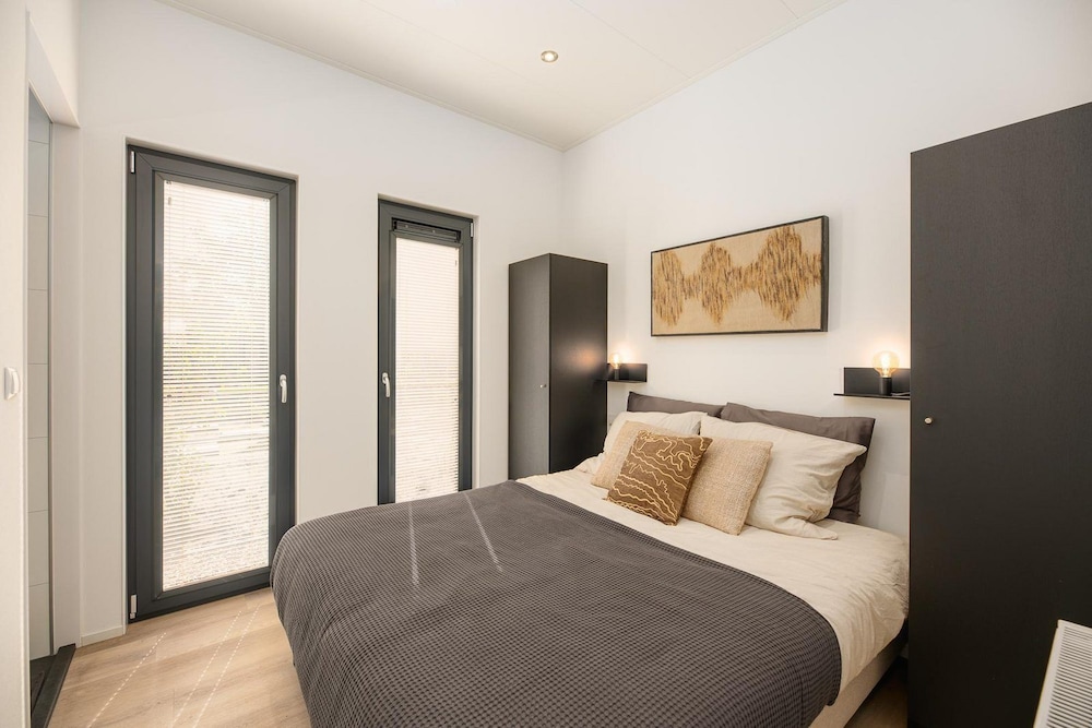 Enjoy Luxury And Comfort In Our Spacious Lodge With Modern Amenities And Stunning Views. - Apeldoorn