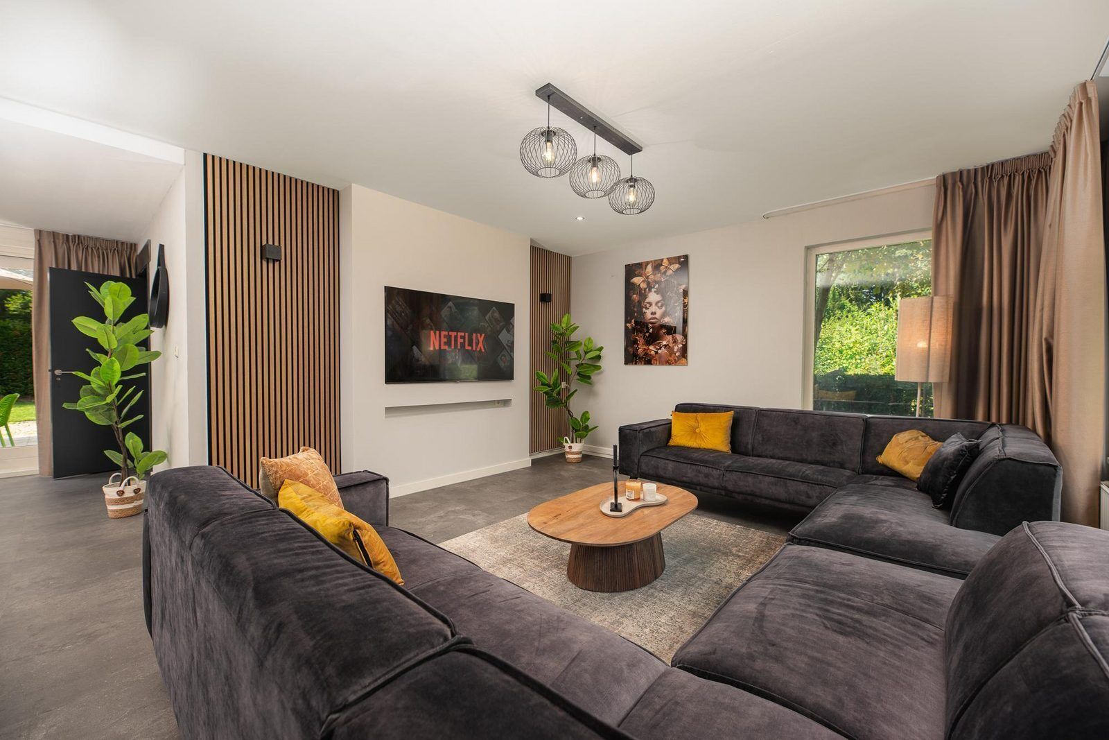 Luxurious Group Accommodation With Stylish Decor, Modern Amenities, Six Bedrooms, Spacious Kitchen, And Garden, Ideal For A Relaxing Stay. - Apeldoorn