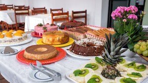 Pequeno-almoço tipo buffet diário incluído 