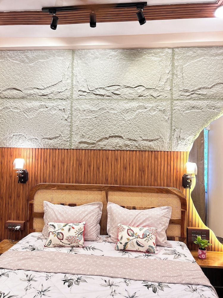 Cozy 1-bedroom Apartment With Wifi, Ac In Pleasant Delhi - Delhi