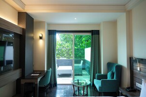 Quarto casal club, sacada, vista para o jardim | Escrivaninha, quartos à prova de som, Wi-Fi de cortesia, roupa de cama