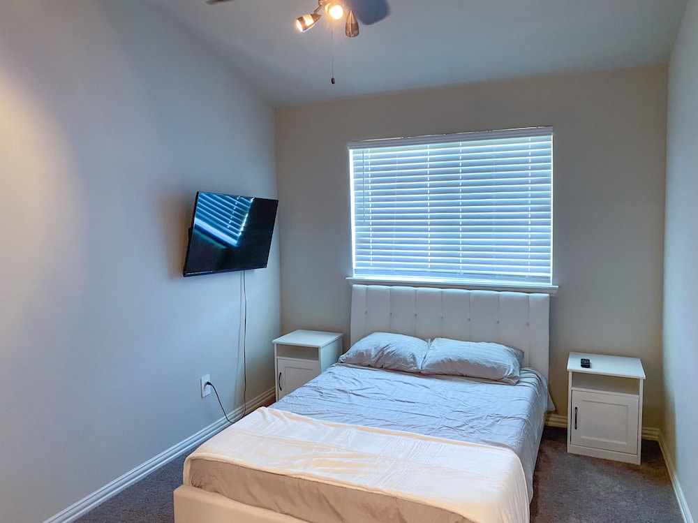 Cozy House In Denton - <8 Mins To Unt & Twu, Perfect For Business And Family - Denton, TX