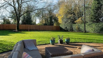 Casa, vista para o jardim | Terraço/pátio interior