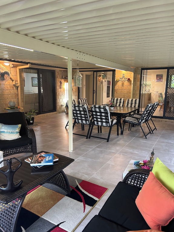 Synergy Beachside Nudist Retreat Kb 2 Minutes Walk To Beach Breakfast Spa/ Pool - Queensland