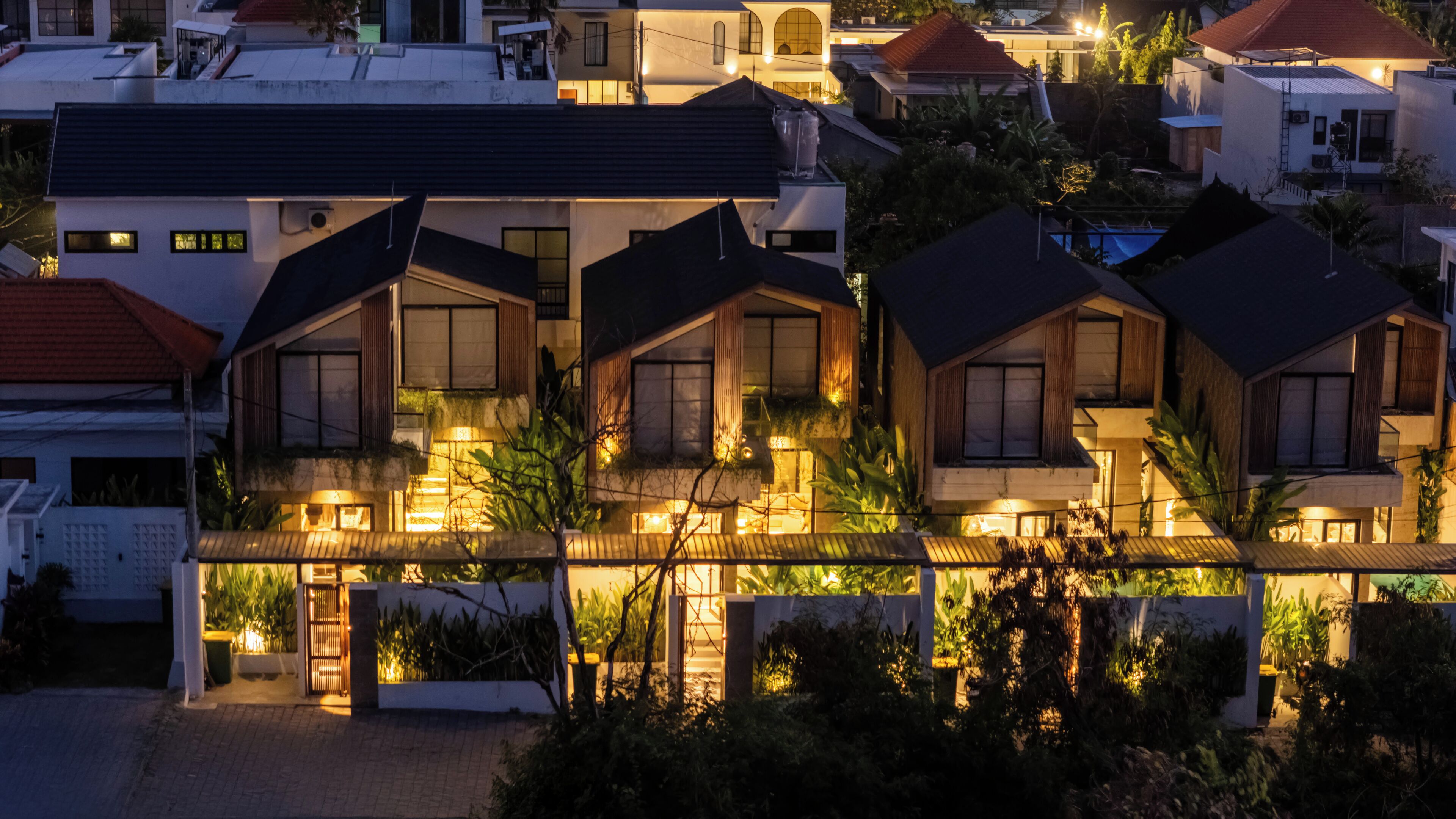 Fachada do alojamento (tarde/noite)