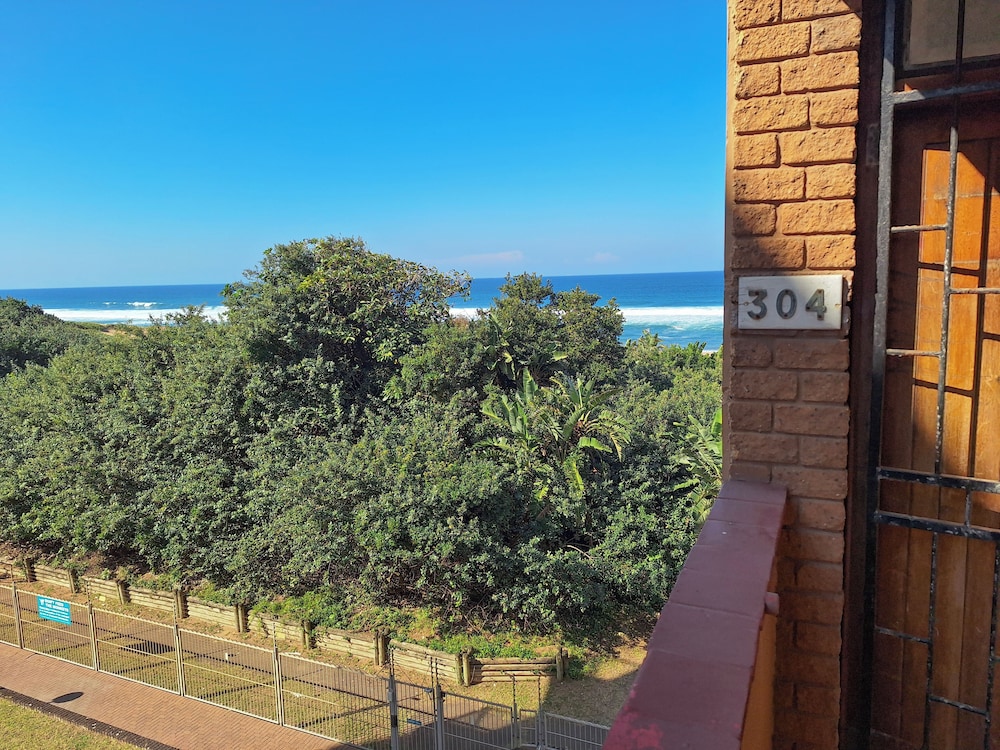 Oceanfront Bliss In Amanzimtoti - Amanzimtoti