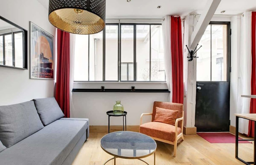 A Romantic Duplex In Montmartre - Paryż