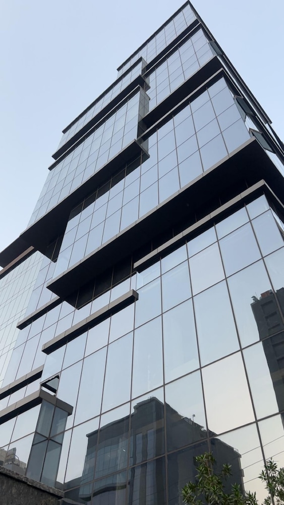 Aquila Grand Suites - Faridabad