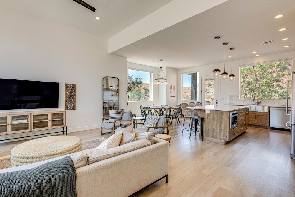 Gorgeous Kanab Home: Canyon Views & Pool Access! - Kanab, UT