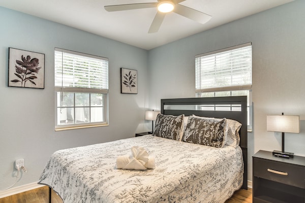 Pinellas Park Home: Swim, Golf, Grill & More! - St. Petersburg, FL