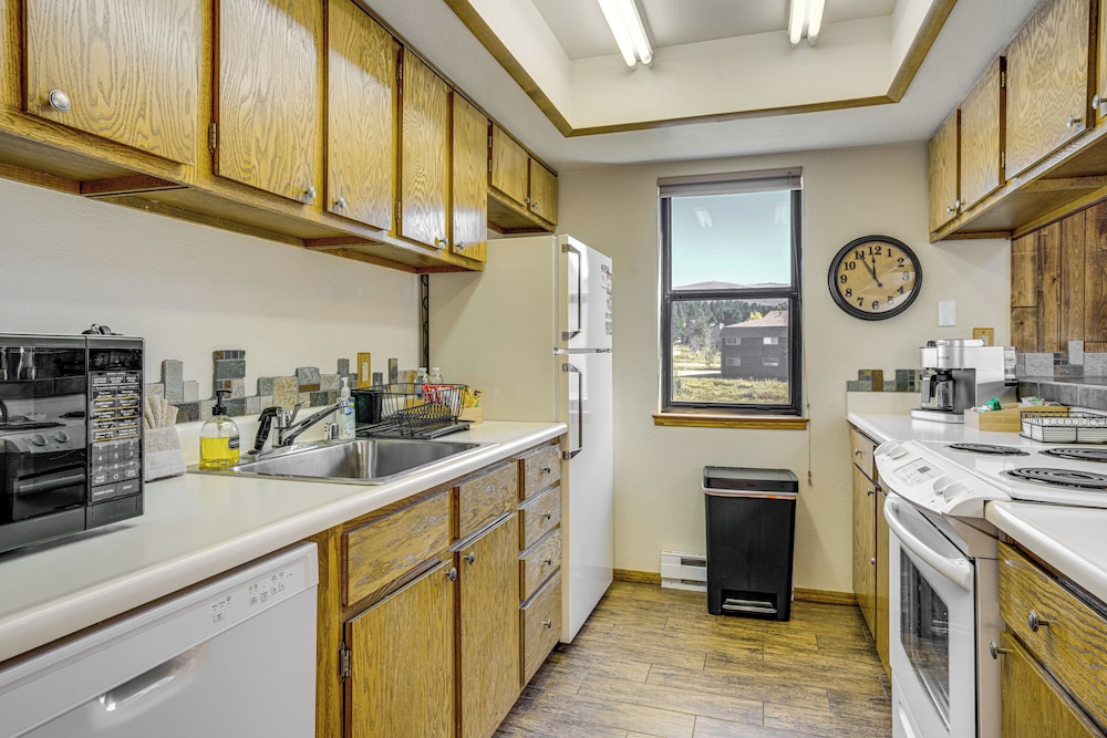 6 Mi To Winter Park Resort: Fraser Condo W/ Pool - Winter Park, CO