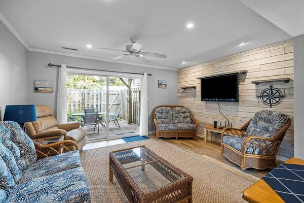 Dreamy Vacation Smart-home By The Beach 2 Bedroom Home By Redawning - North Carolina Aquarium at Pine Knoll Shores, Pine Knoll Shores