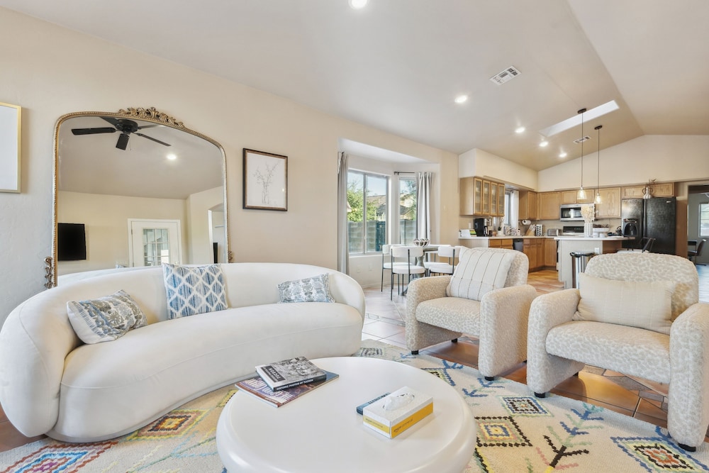 The Perfect Family Escape: Spacious And Cozy 5 Bedroom Home By Redawning - Tucson, AZ