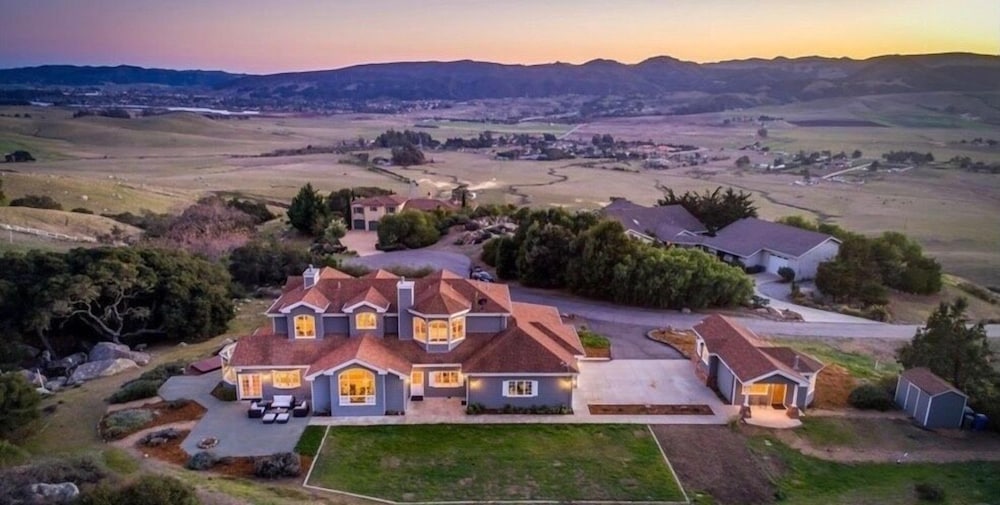 Serene Retreat In The Heart Of Slo 6 Bedroom Home By Redawning - San Luis Obispo, CA