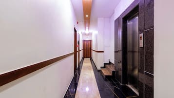 Televisor LED de 32 polegadas com canais por cabo, impressoras