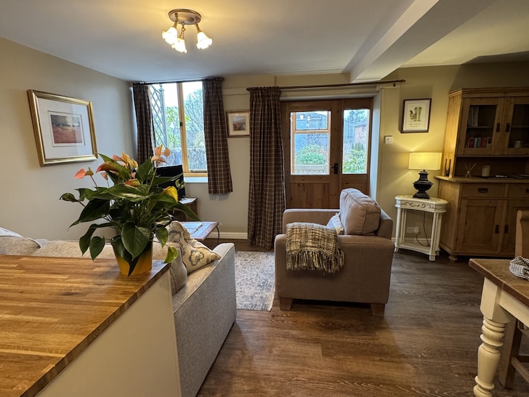 Daisy's Place - Sleeps 2 Guests In 1 Bedroom - Church Stretton