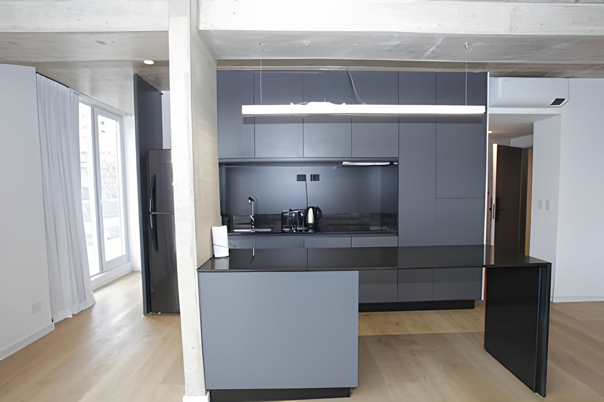Apartamento Deluxe | Cozinha privada | Um micro-ondas, uma placa de cozinha, uma torradeira 