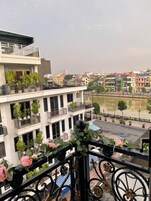 Quarto Deluxe, banheira, Vista para a cidade | Vista da varanda