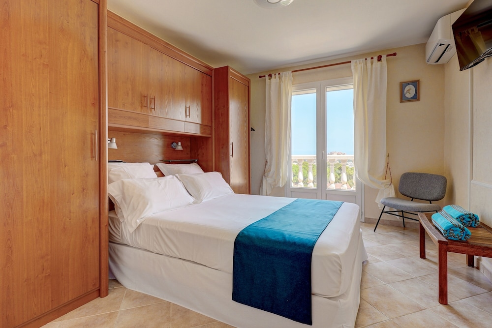 Villa Hestia Calvi - Maison Climatisée Avec Piscine - Calvi