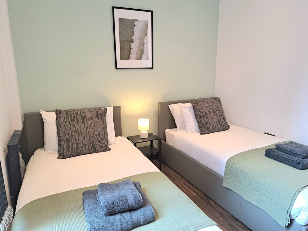 Modern 3 Bedroom Apartment In Converted Brewery - Hull Old Town | Vrbo