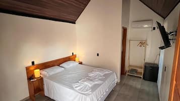 Quarto casal standard | Wi-Fi de cortesia, roupa de cama