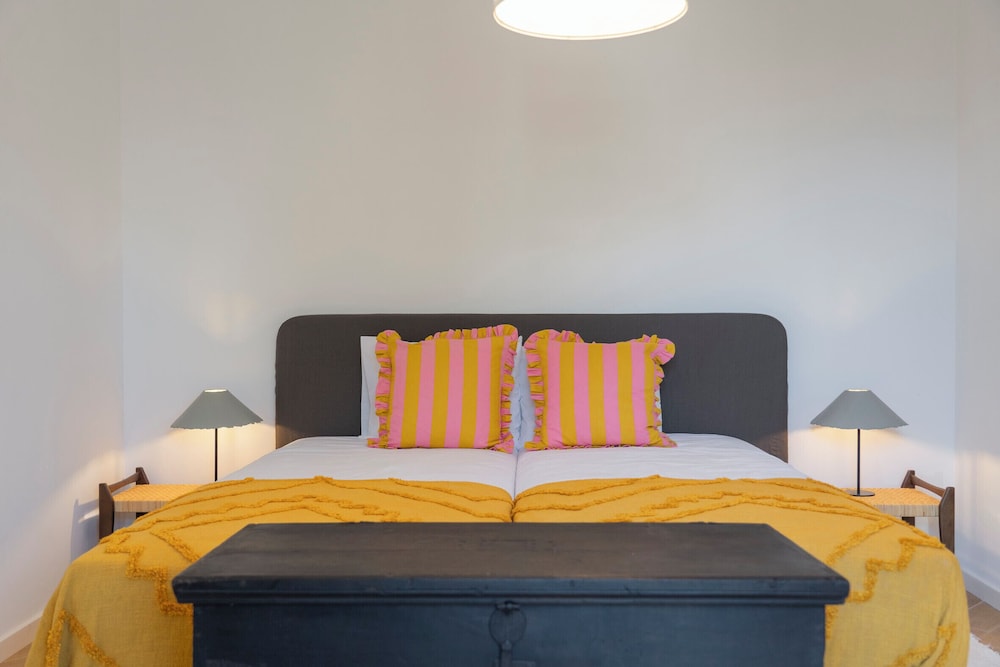 In the centre, with patio - Bela de Santiago II - Santa Maria Maior | Vrbo