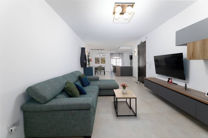 New Stunning 3-bedroom Apartment In Peaceful Village Core Of Xewkija W/ac, Wifi - Malta