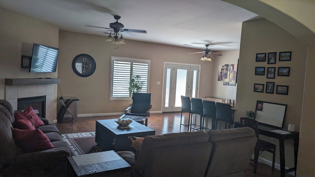 Charming 3-bedroom House With Ac & Wifi In Beautiful Visalia Near National Parks - バイセイリア, CA