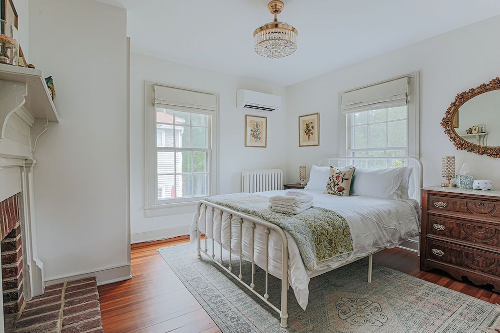 The Woodward: Renovated Historic Home Downtown - 스톤턴