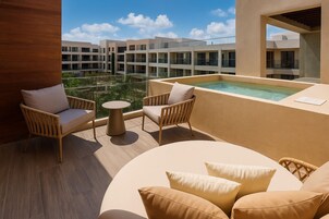 Suíte, 1 cama King (Outdoor Private Pool) | Roupas de cama premium, camas Select Comfort, escrivaninha