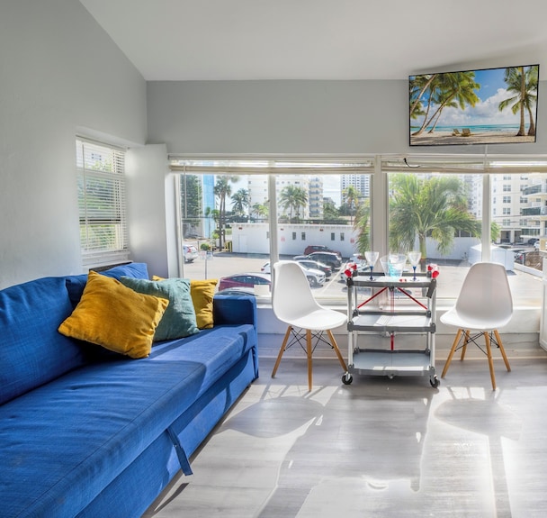 Beach #3 - B Only A Few Steps To The Beach With Pool - Hollywood, FL