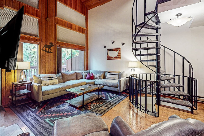 Charming Condo With Lake Access, Shared Pools And Hot Tub, Wifi, And Fireplace - Whitefish, MT