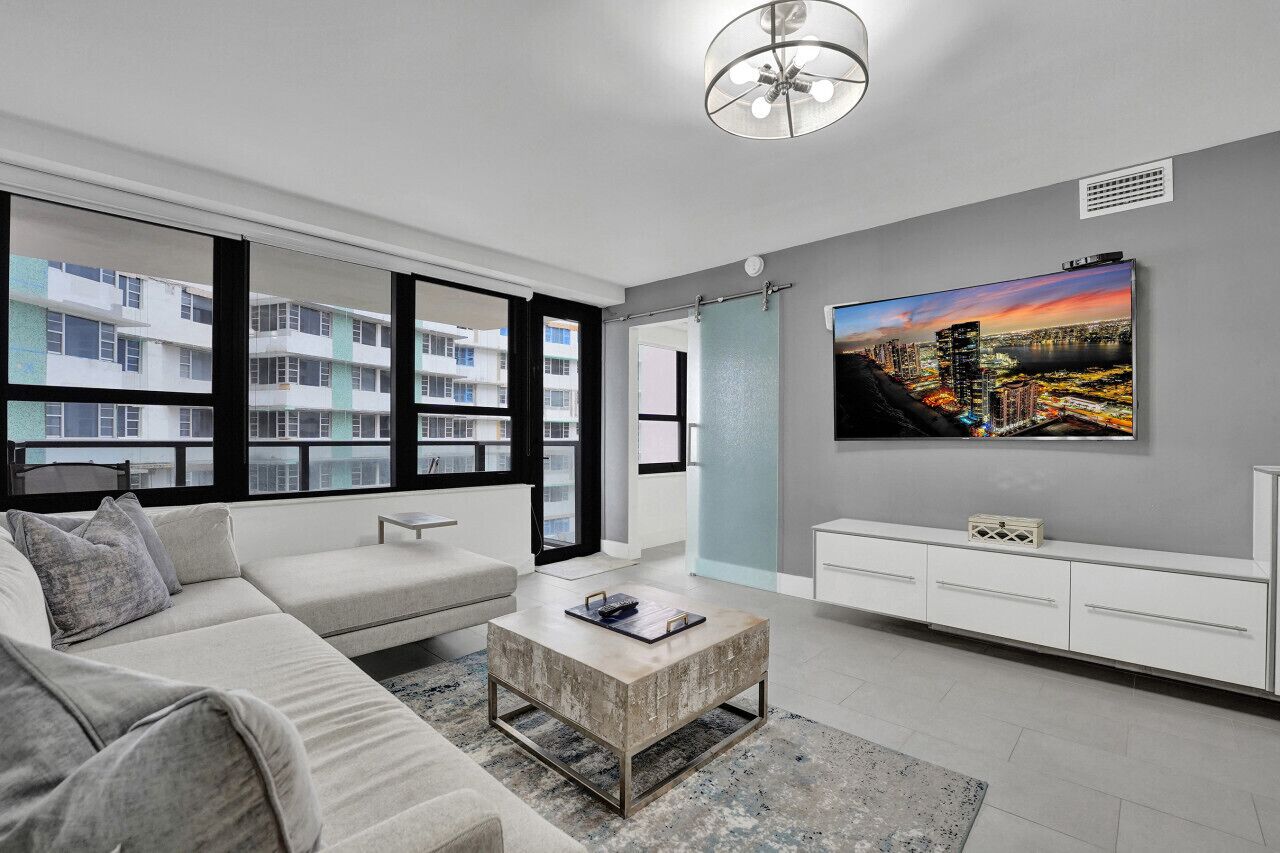 Ocean View Elegant 2bdr 2ba Condo Beach Access 714 - South Beach, FL