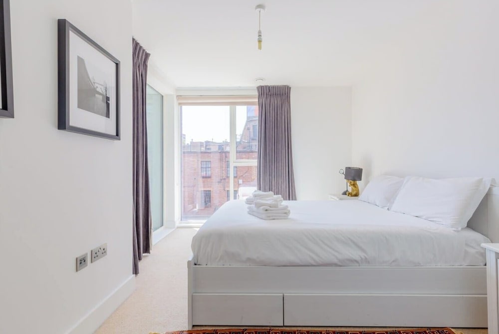 Modern 1bd Flat W Balcony, Heart Of Brixton - 