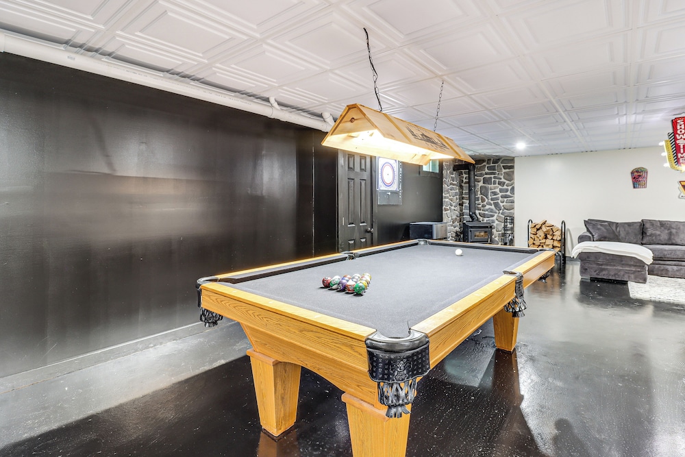 7 Mi To Big Boulder: Resort-style Poconos Retreat - Pocono Mountains, PA