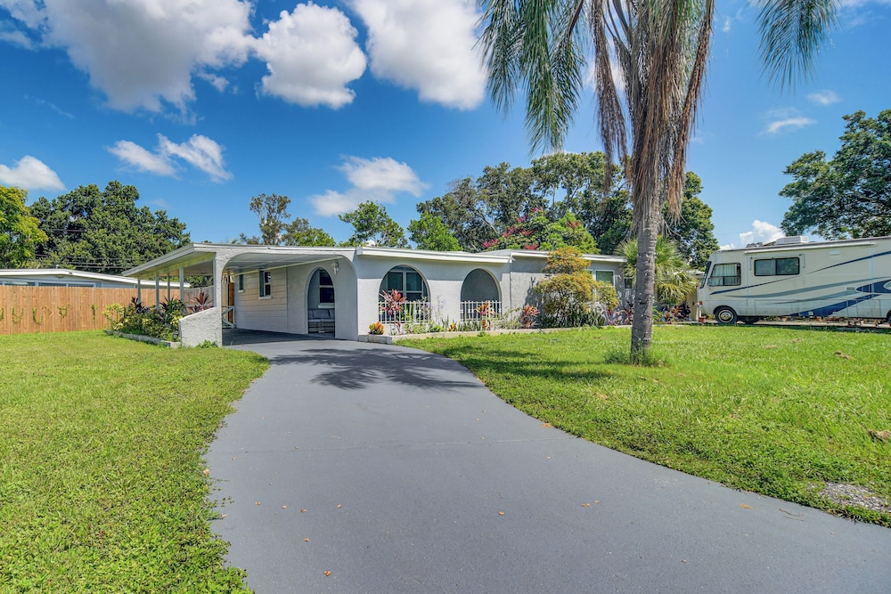 Updated Seminole Home W/ Pool - 7 Mi To Beach! - Largo, FL