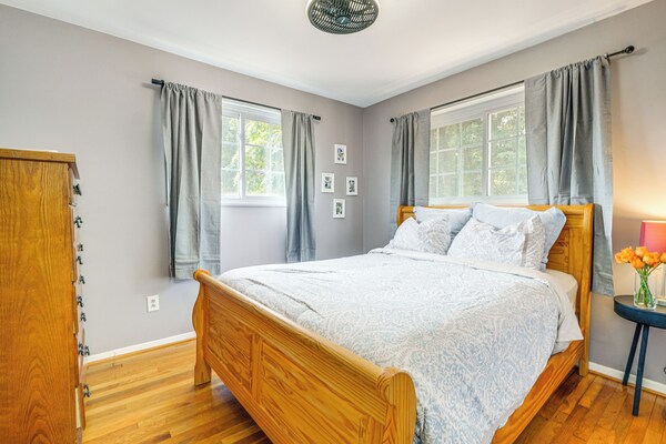 Arlington Townhome W/ Furnished Patio! - Marymount University, Arlington