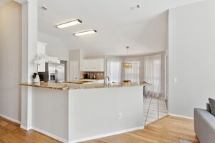 Casa, 4 quartos | Cozinha privada | Geladeira, fogão, cafeteira/chaleira, torradeira