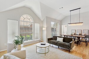 Casa, 4 quartos | Área de estar