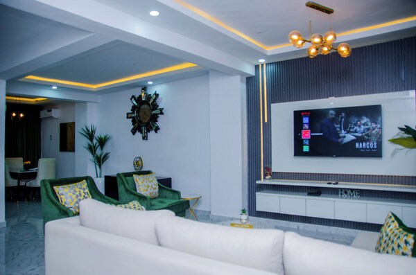 3 Bed Home Sleeps 6 - Garden, Parking, Wifi - Ibadan