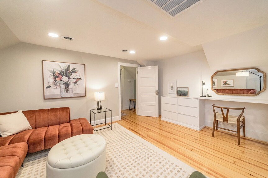 Boutique Inn Private Deluxe Suite W/ Hot Tub! - 버지니아